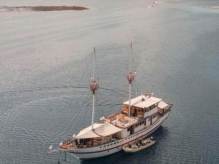 Your Ultimate Guide to Experiencing Life on a Liveaboard Boat